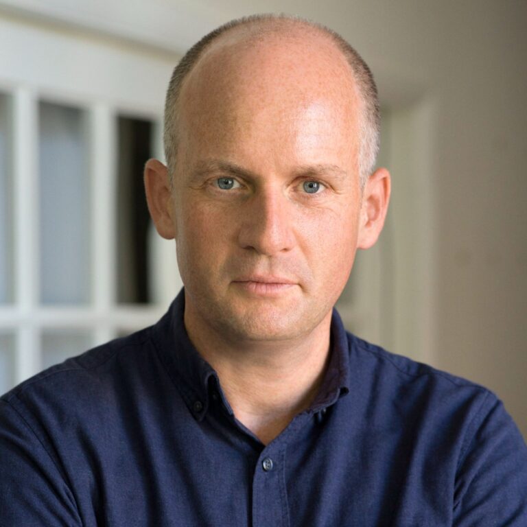 Book Oliver Burkeman As A Speaker - VBQ Speakers